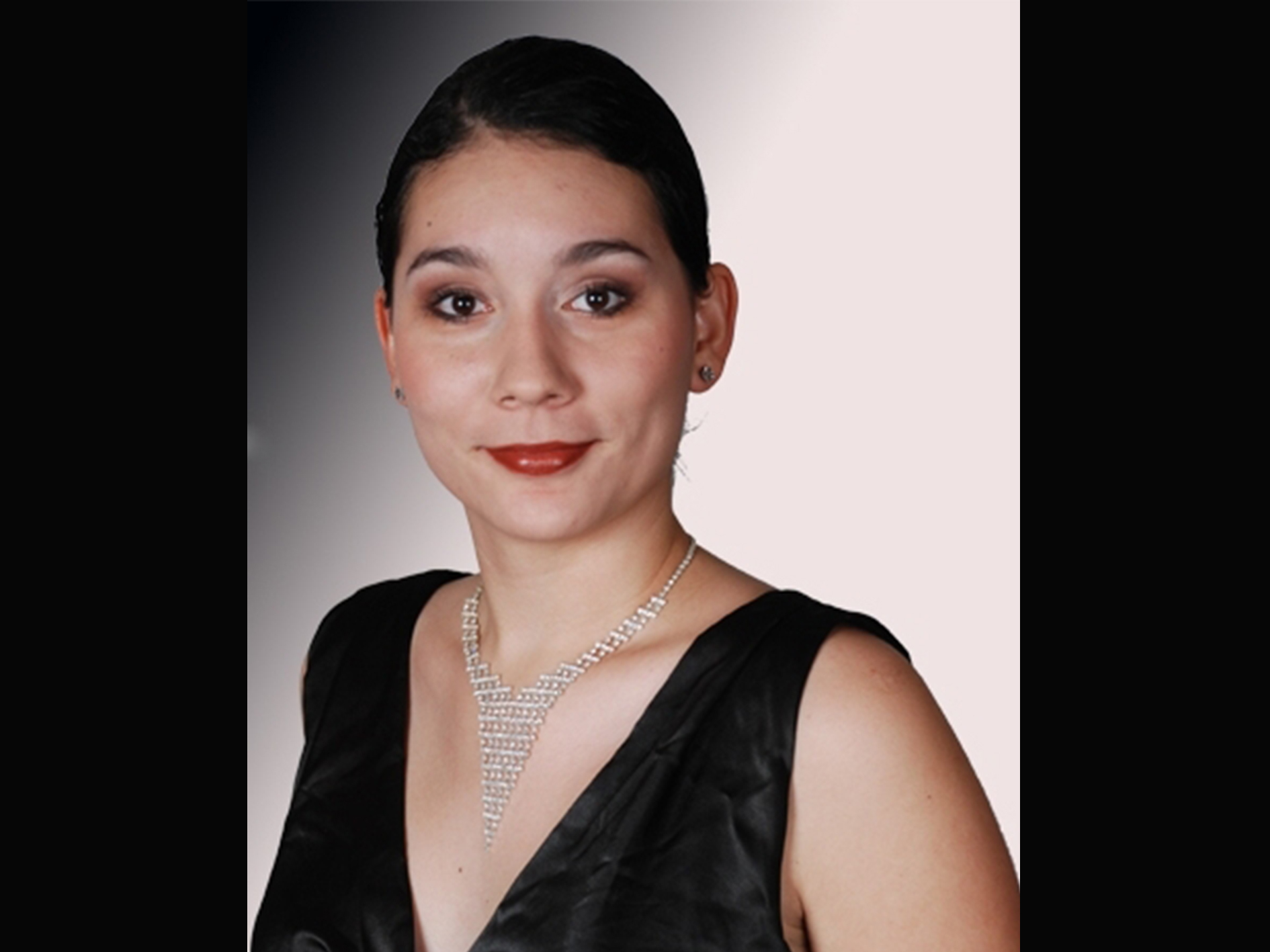 Ana Victoria Pitts (Performer) | Opera Online - The opera lovers web site