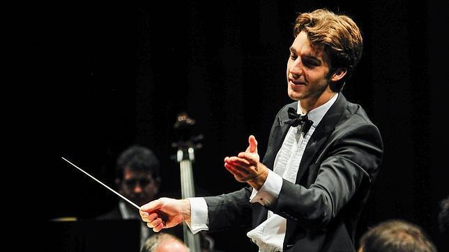 Lorenzo Viotti (Conductor) | Opera Online - The opera lovers web site