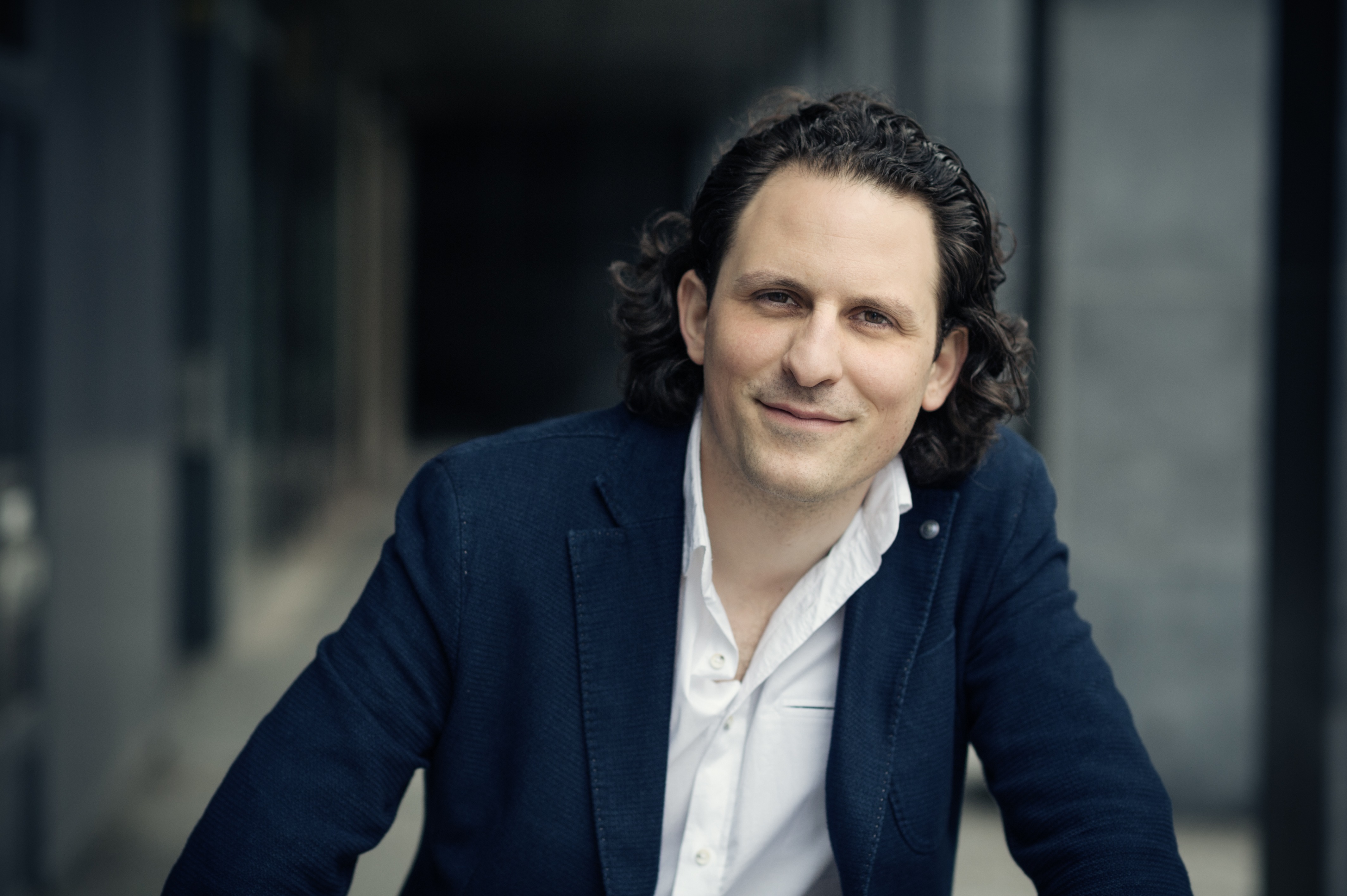 Alexandre Bloch (Conductor) | Opera Online - The opera lovers web site