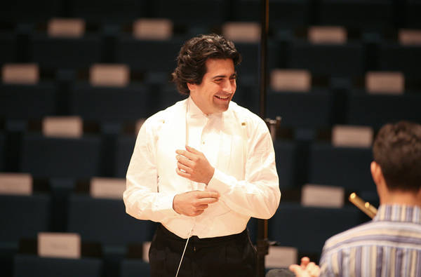 Alberto Veronesi (Conductor) | Opera Online - The opera lovers web site