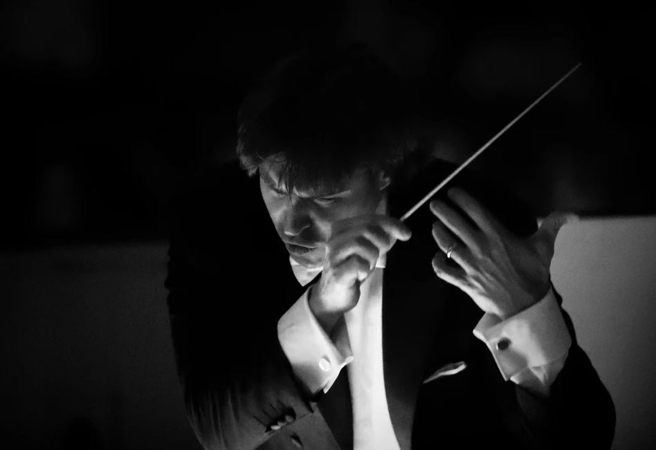 Gavriel Heine (Conductor) | Opera Online - The opera lovers web site