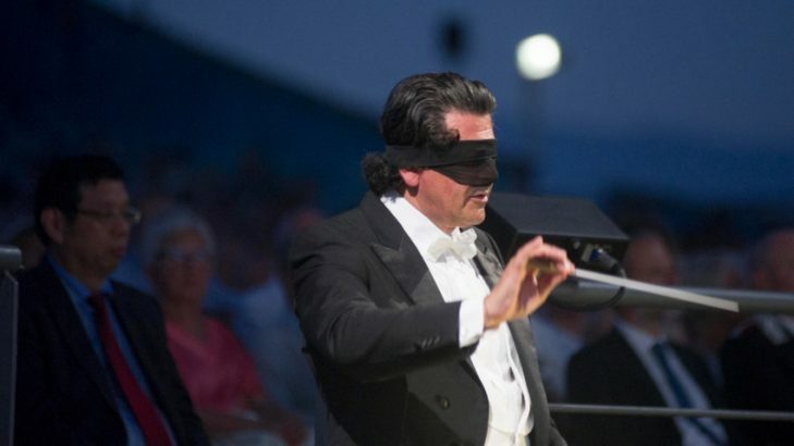 Alberto Veronesi dirige les yeux bandés une Bohème houleuse au Festival ...