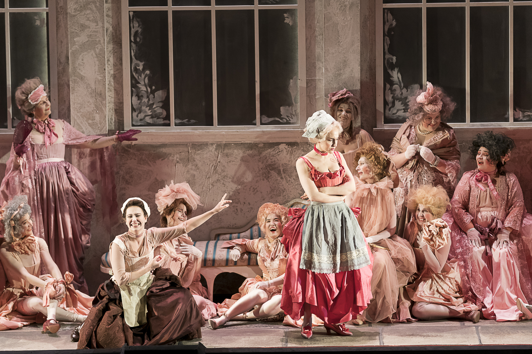 Grazer Opernhaus: Flotows "Martha" im Narrenhaus (Rubrik) | Opera ...