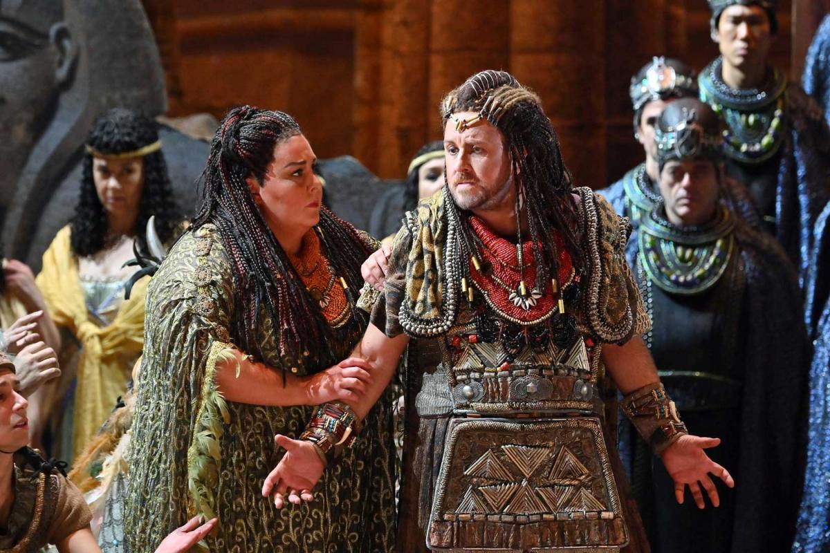 The Return of the Old Paper Aida at Gran Teatre del Liceu (Column ...