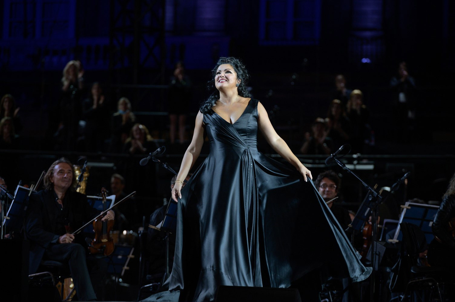 Anna Netrebko illumine le ciel napolitain dans Tosca (Chronique ...