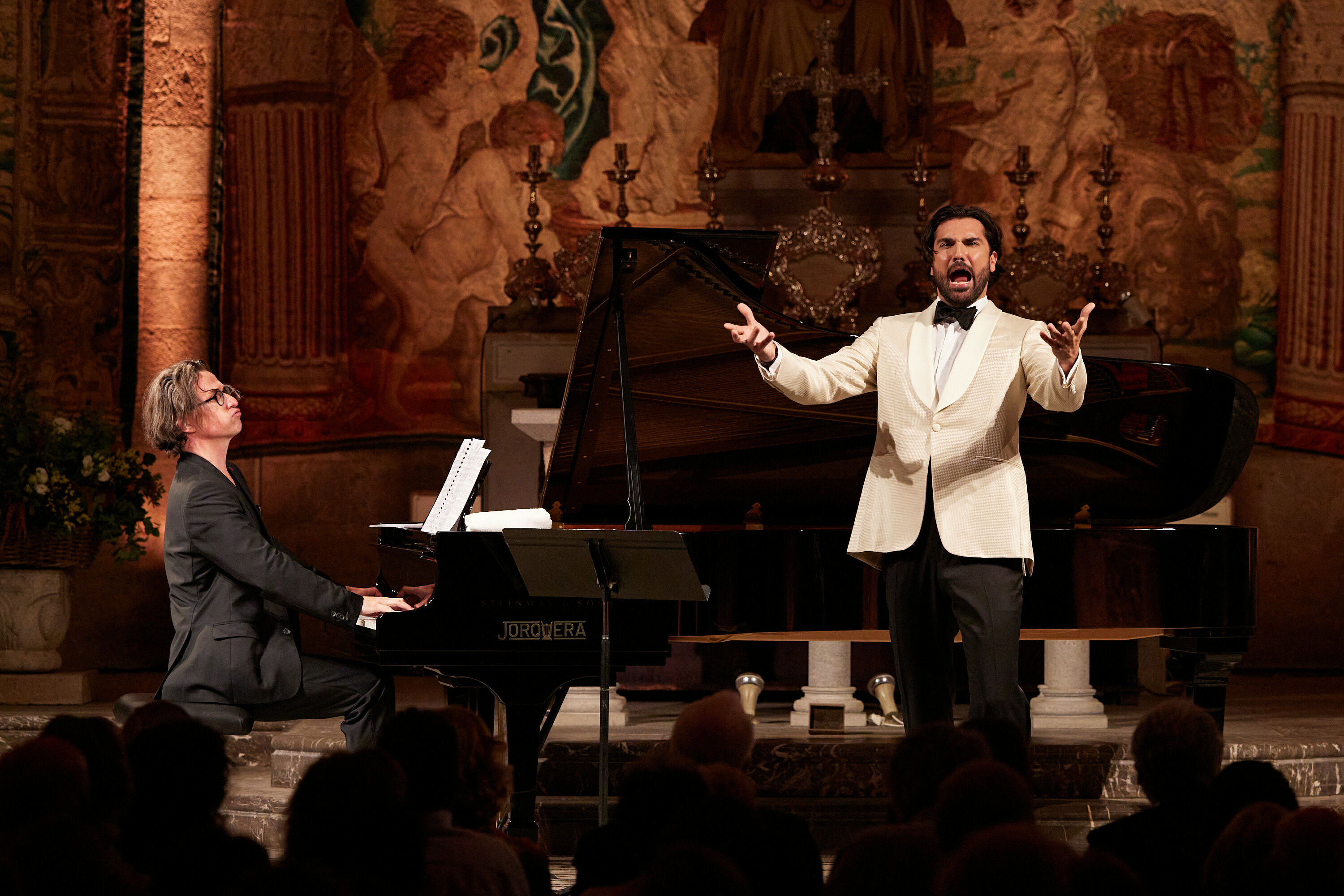 Jonathan Tetelman exhibe sa palette vocale au Festival Perelada ...