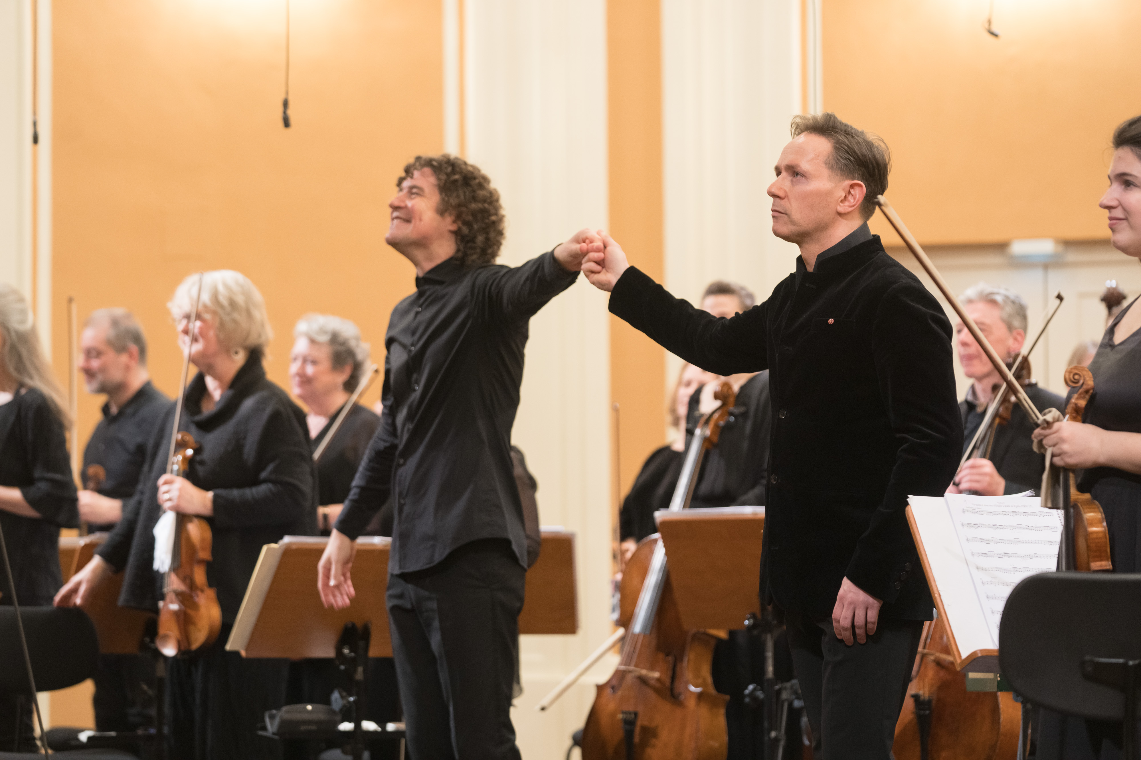 Salzburg: Das Chamber Orchestra of Europe unter Robin Ticciati und dem ...