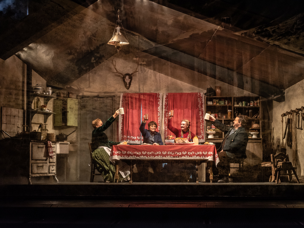 Hänsel and Gretel - Royal Opera House (2018) (Production - London ...